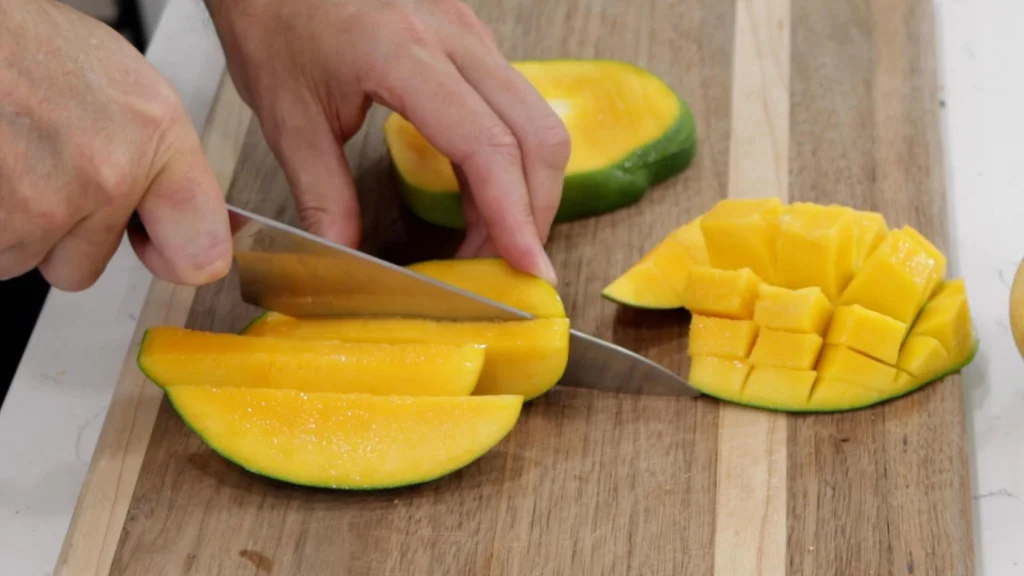 How To Eat Mangoes